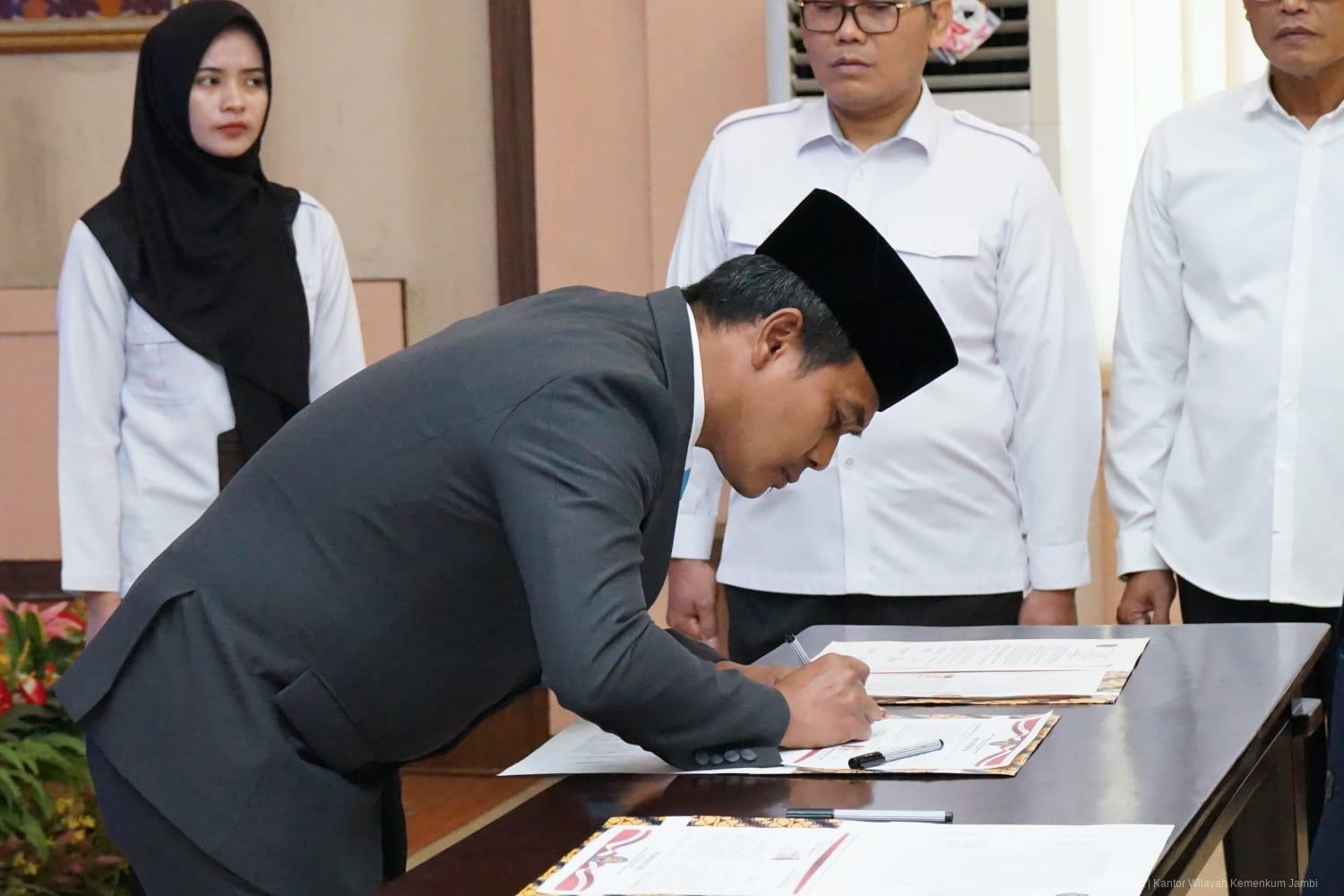 Kakanwil Kemenkum Jambi, Idris Hadiri Pelantikan Pejabat di Lingkungan Kanwil Ditjen Imigrasi Jambi